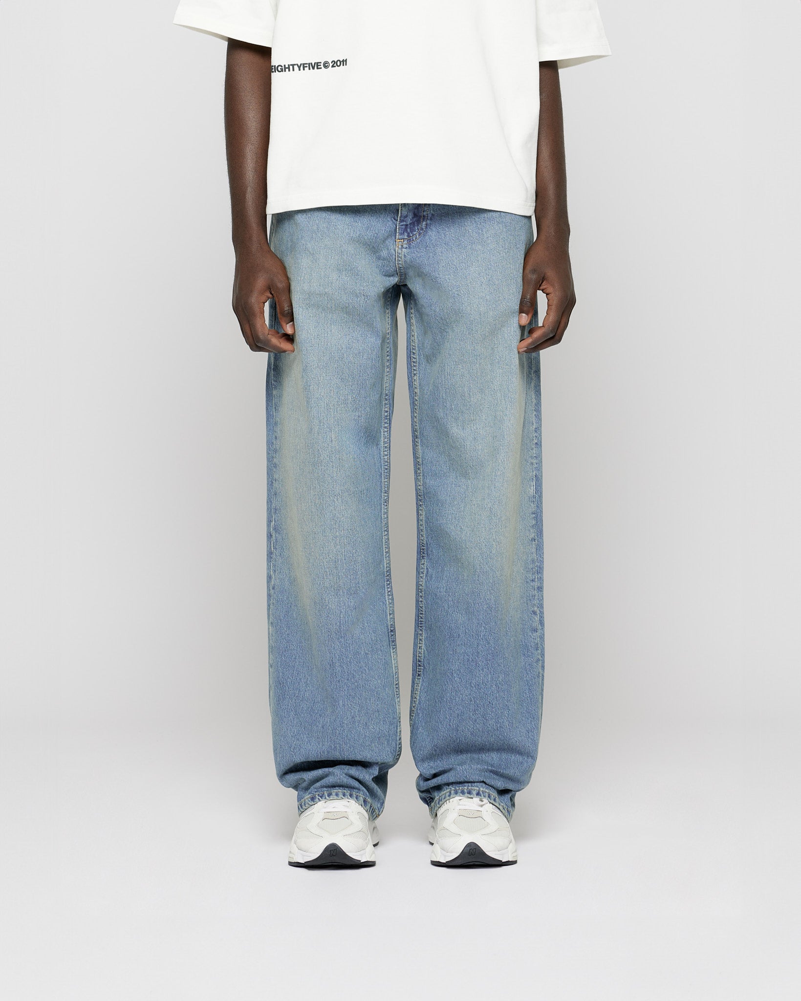 Loose basic jeans – eightyfiveclo